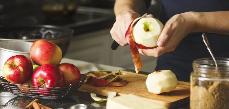 Peeled Vs. Unpeeled Apple: Which Is Better For Your Health? - High ...
